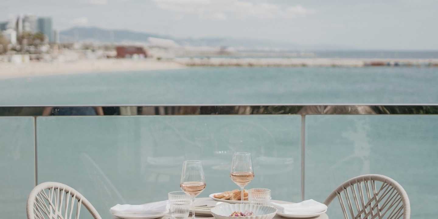 El Tribut. O restaurante instagramável junto ao mar em Barcelona é um ...
