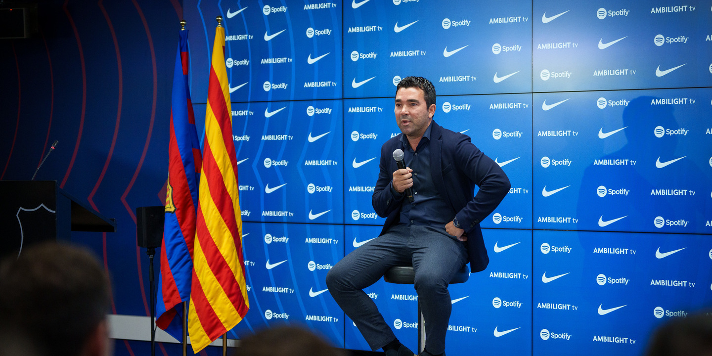 Deco descarta reforços para o Barcelona em janeiro