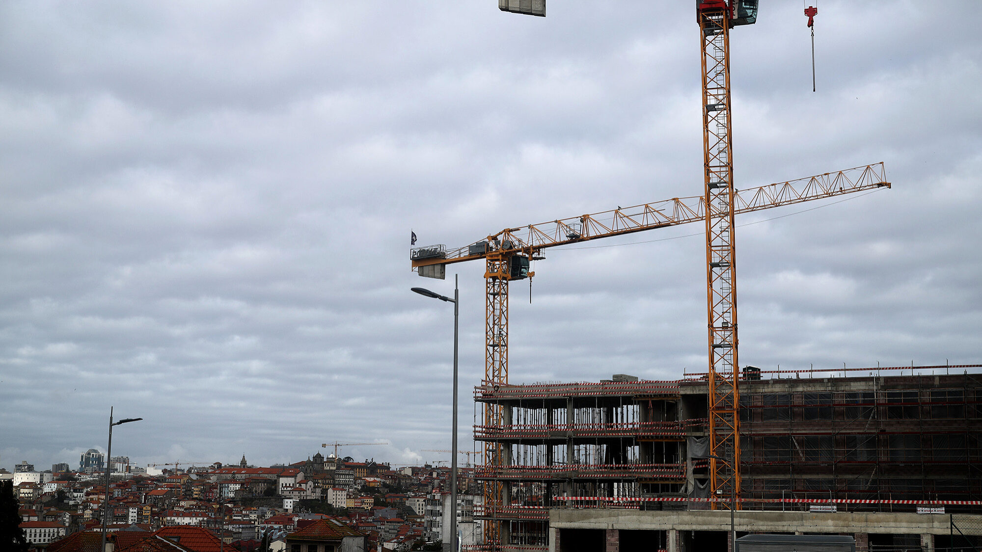 Habitação: o problema não é quem chega, é do país que deixou de construir