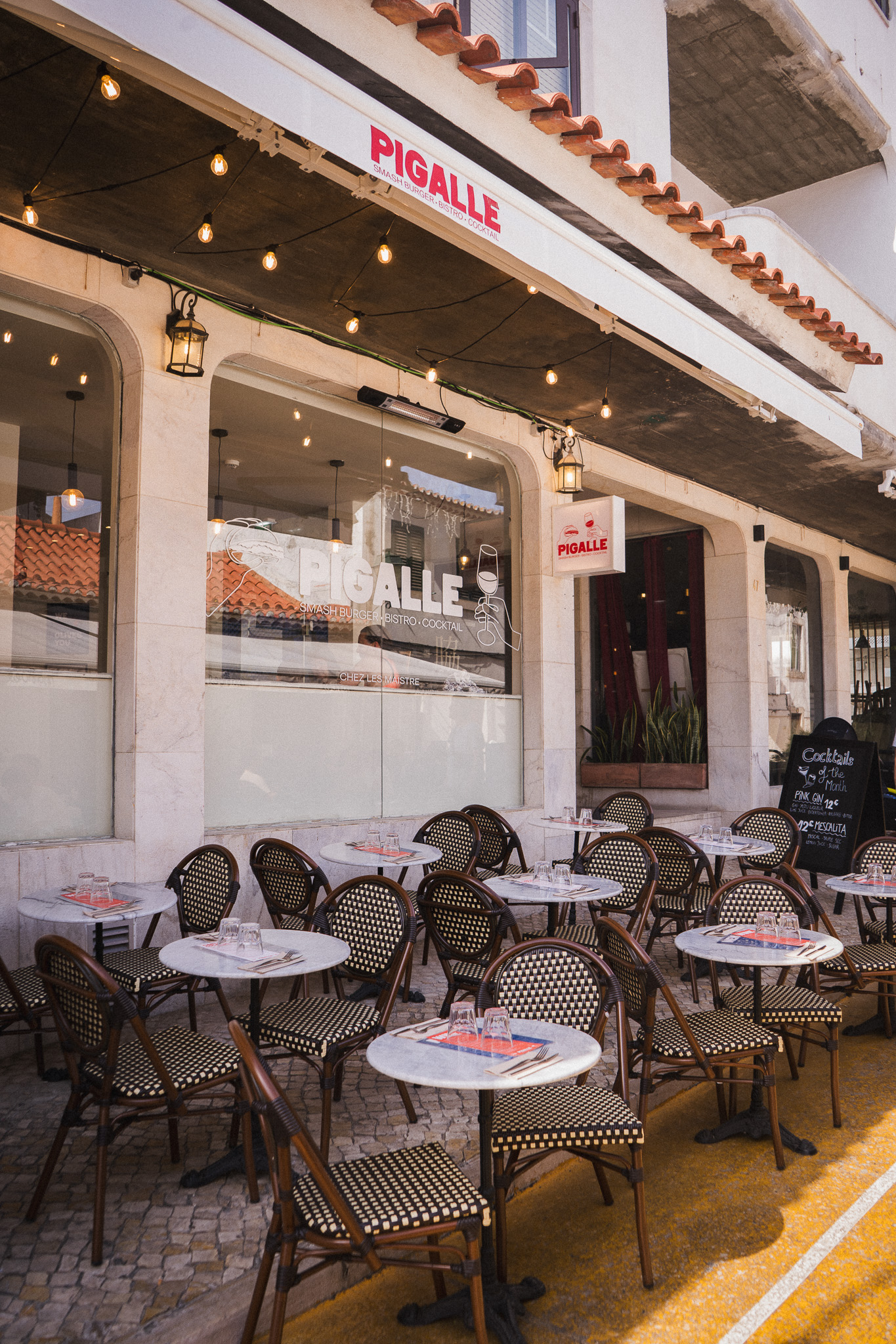 De Paris para Cascais. Pigalle abre portas com smash burgers, cocktails ...